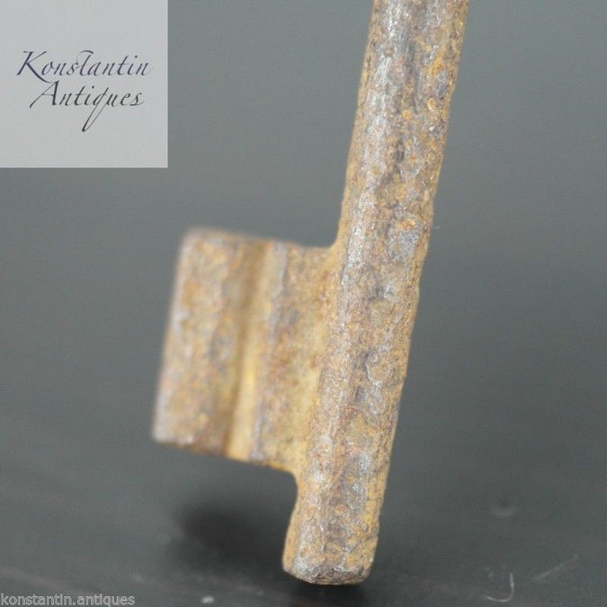 Antique rusty metal key Great British Empire – Konstantin Antiques