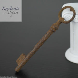 Antique rusty metal key Great British Empire – Konstantin Antiques
