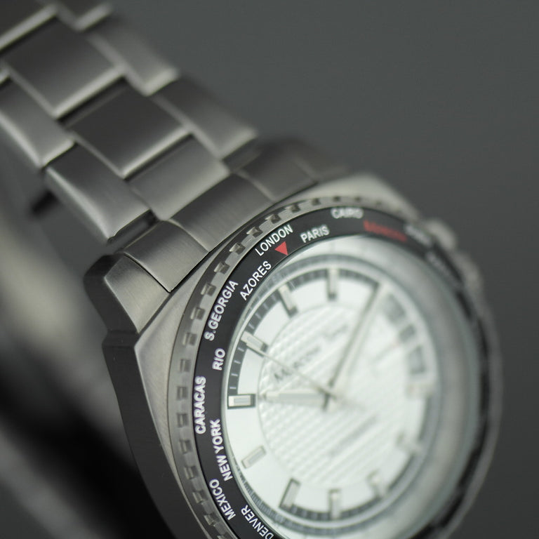 Moscow Time a world timer Gent's Automatic wrist watch with bracelet ...